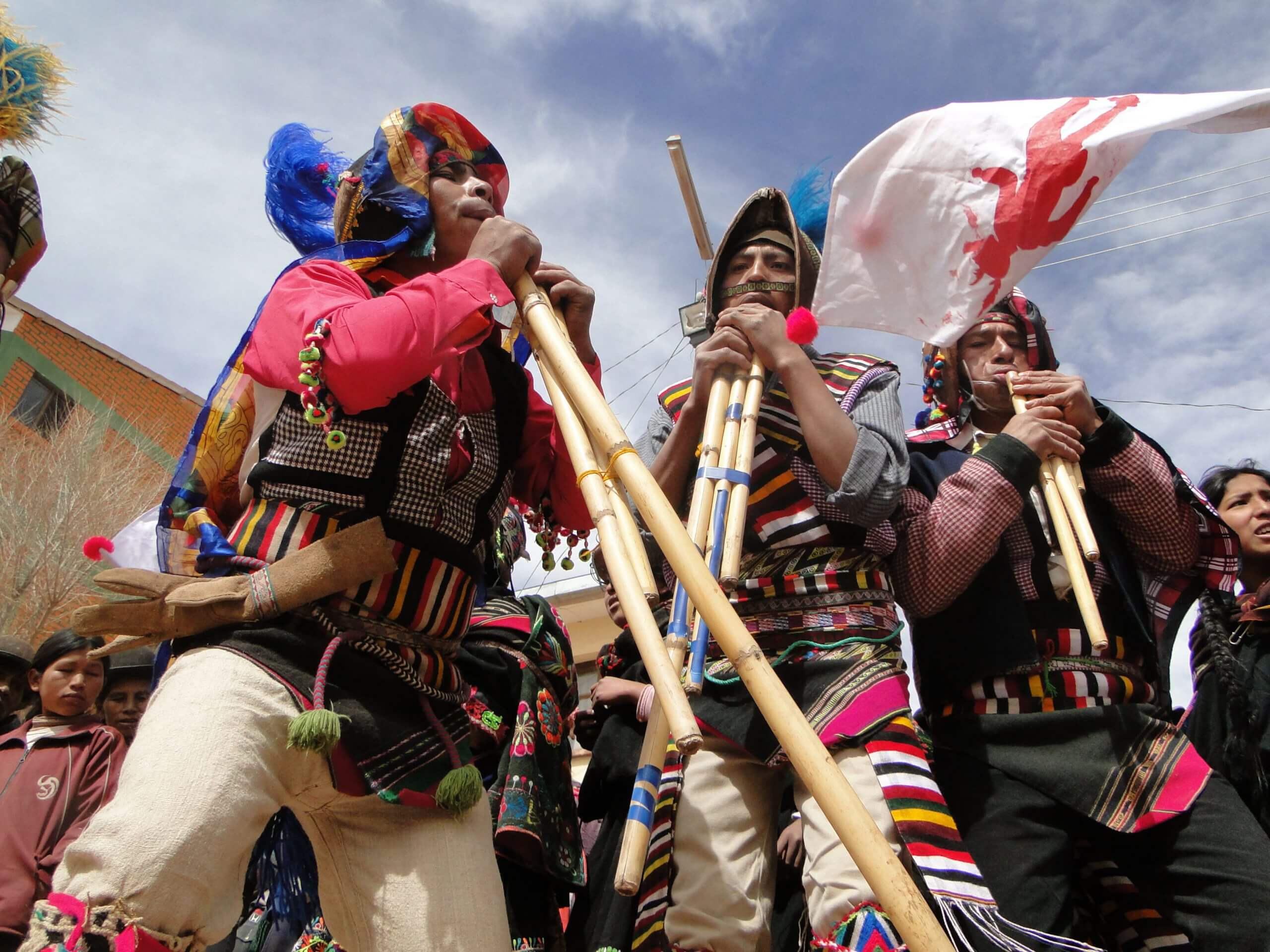 El ánimo en la Fiesta de la Cruz y el tinku en Macha - CCELP
